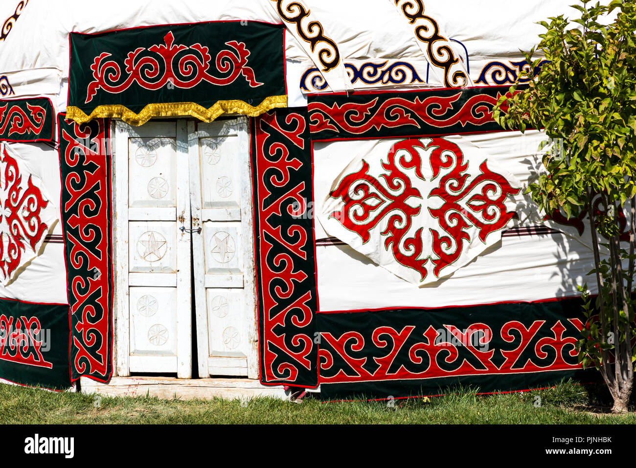 Yurts in Uzbekistan, traditional crafts and patterns Stock Photo - Alamy