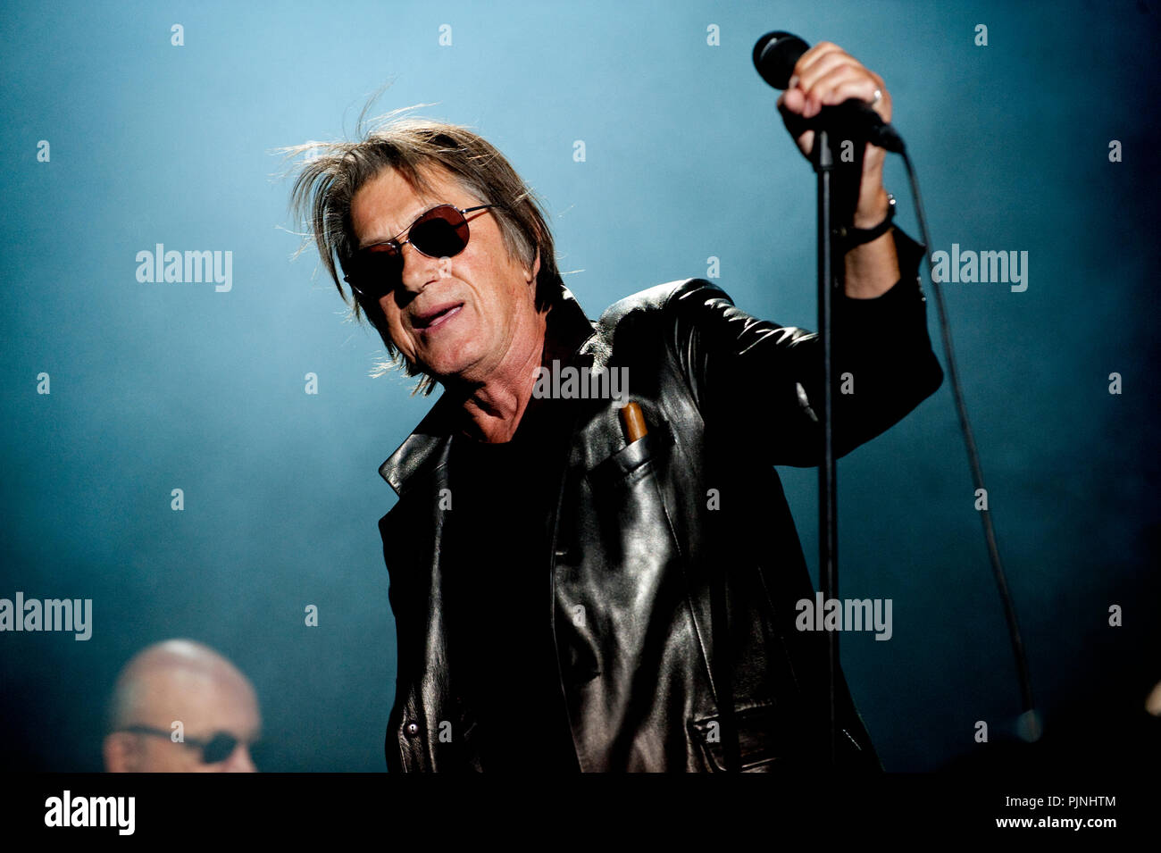 Chanson francaise hi-res stock photography and images - Alamy
