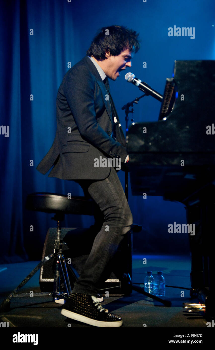 Zanger pianist hi-res stock photography and images - Alamy