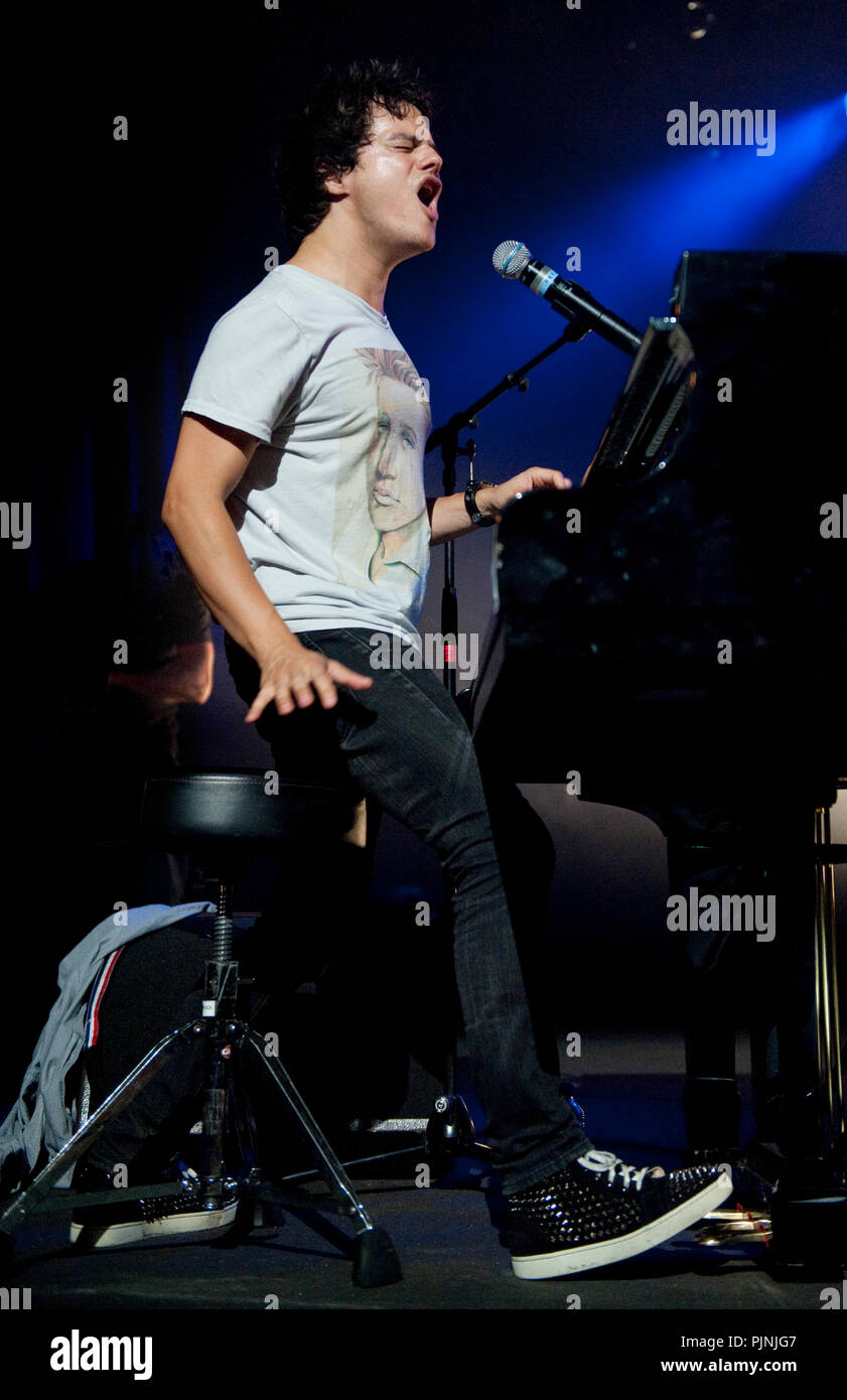 Zanger pianist hi-res stock photography and images - Alamy