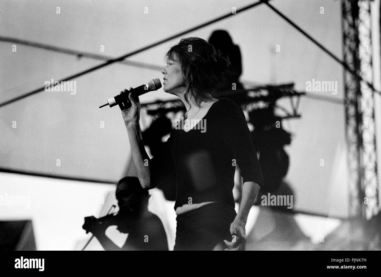 concert of the English singer Jane Birkin at the Francofolies festival ...