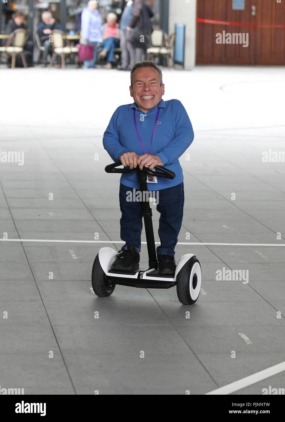 London, UK, 8th Sep 2018. Warwick Davis seen at the BBC studios in ...