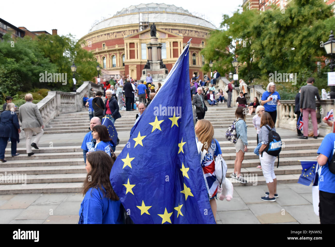 Albert Hall, London, UK. 8th Sep, 2018. EU supporters give out flags ...