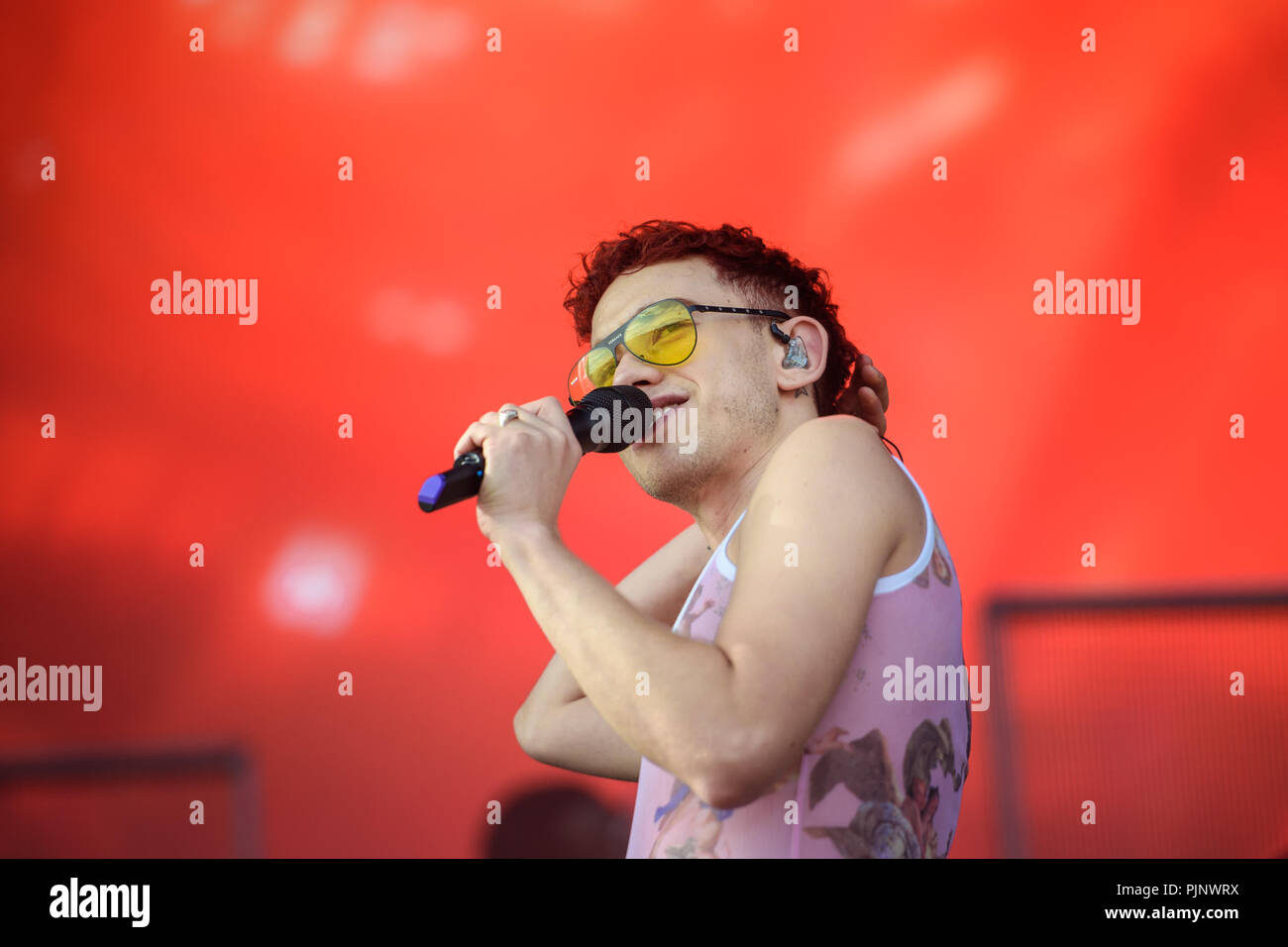Singer olly alexander hi-res stock photography and images - Alamy