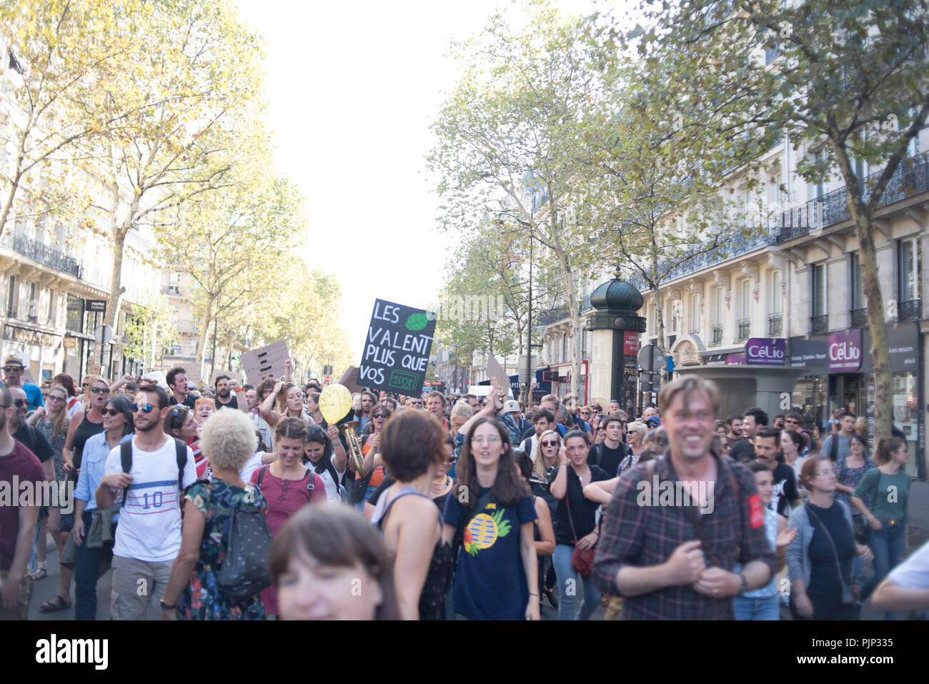 Paris : March - World Climate Day Stock Photo - Alamy