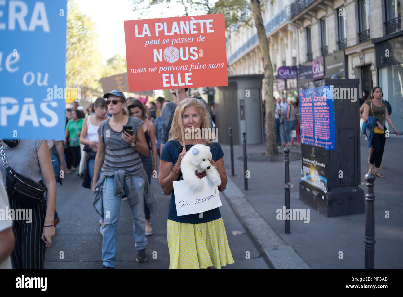 Paris : March - World Climate Day Stock Photo - Alamy
