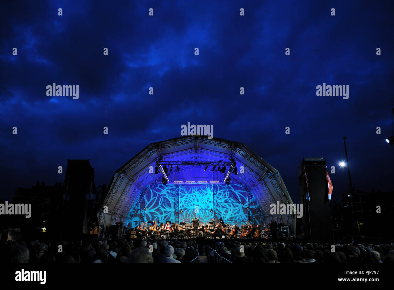 Concert plein air hi-res stock photography and images - Alamy