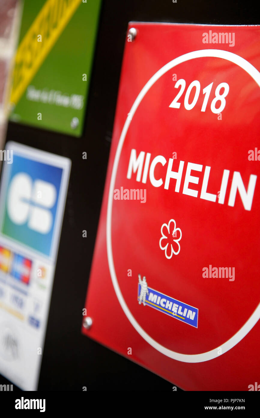 Michelin star sign hi-res stock photography and images - Alamy