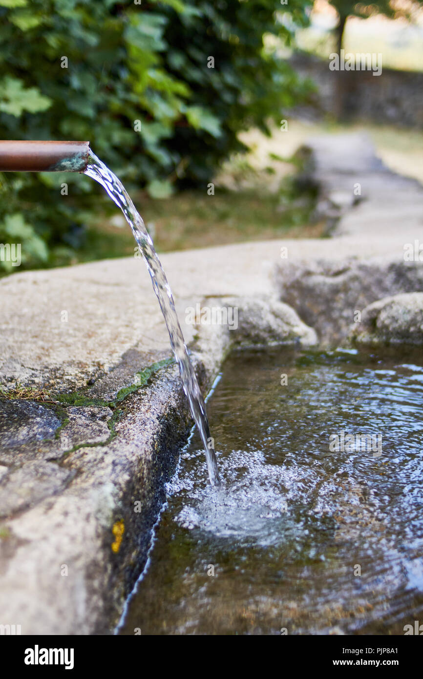 natural water fountain Stock Photo - Alamy