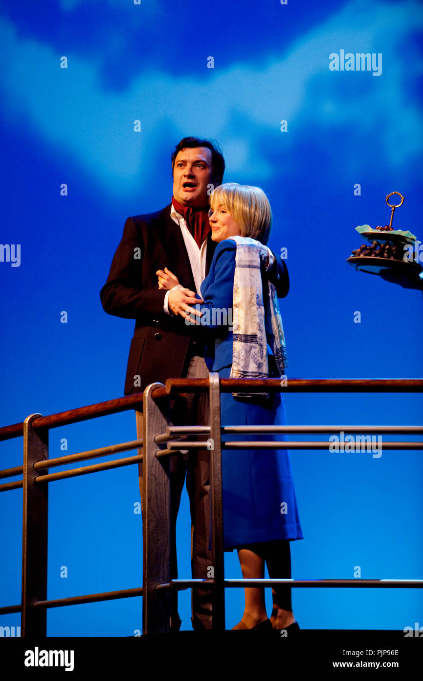 Le theatre des galeries hi-res stock photography and images - Alamy