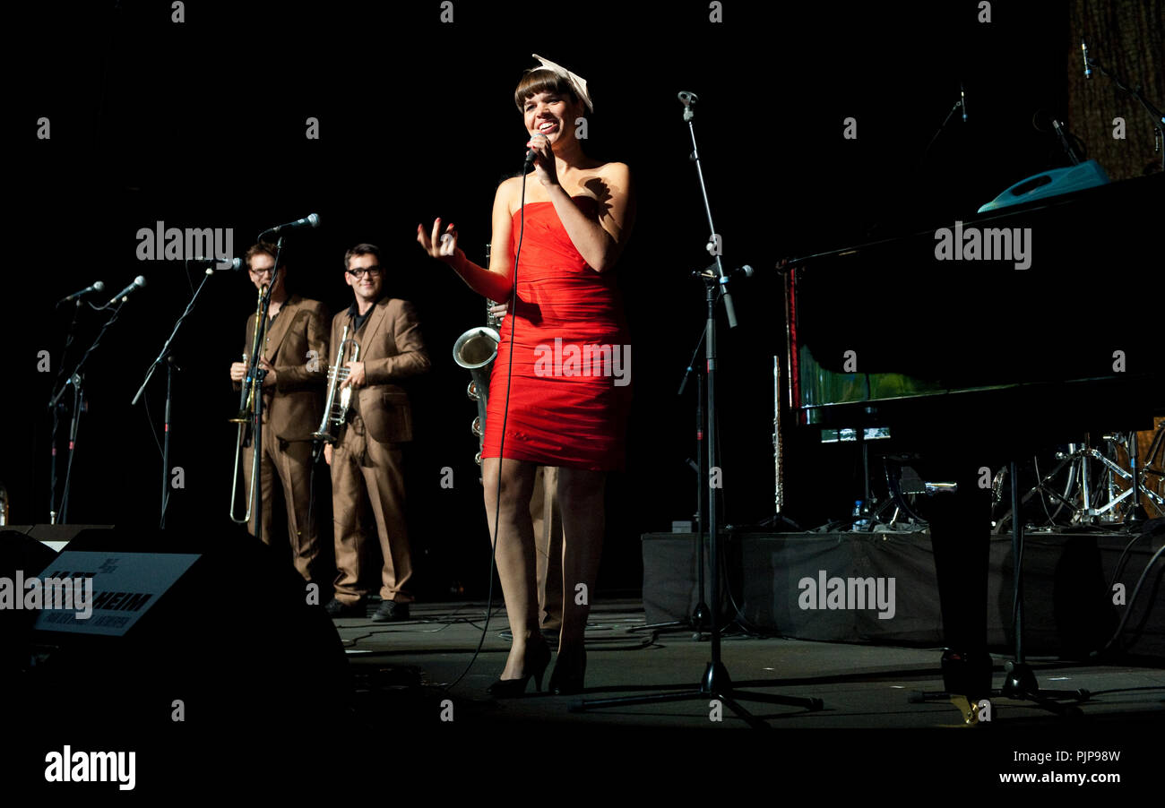 Lady Linn & her Magnificent Seven in concert at the Jazz Middelheim ...