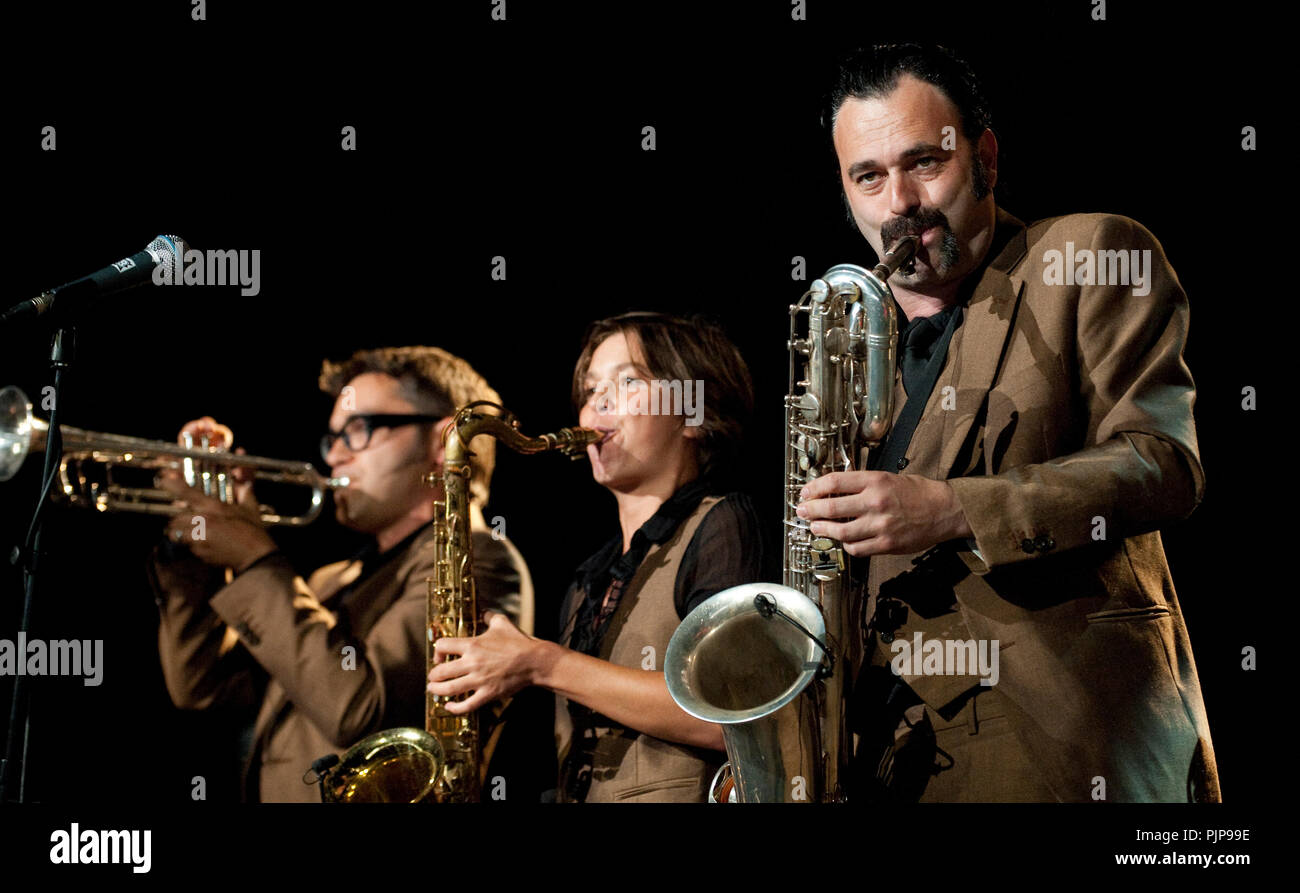 Lady Linn & her Magnificent Seven in concert at the Jazz Middelheim ...