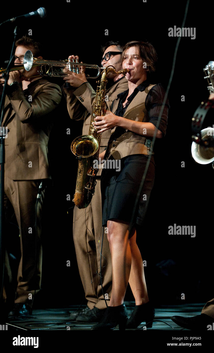 Lady Linn & her Magnificent Seven in concert at the Jazz Middelheim ...