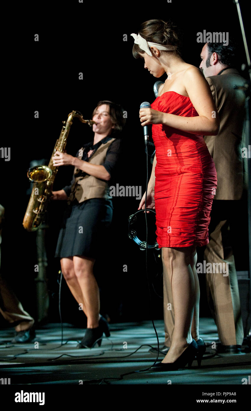 Lady Linn & her Magnificent Seven in concert at the Jazz Middelheim ...