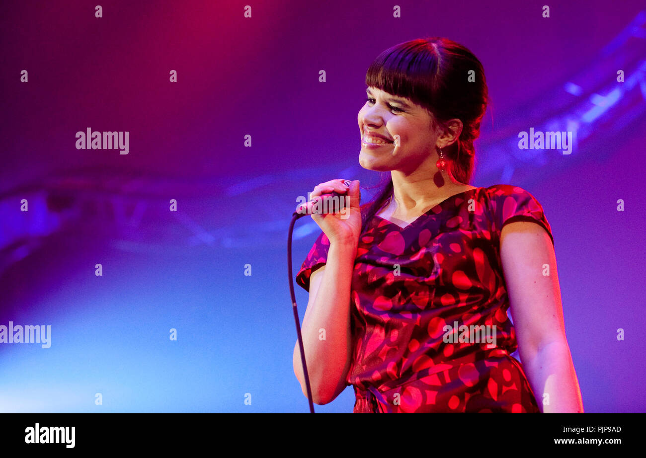Lady Linn And Her Magnificent Seven in concert at the Humo's Pop Poll ...