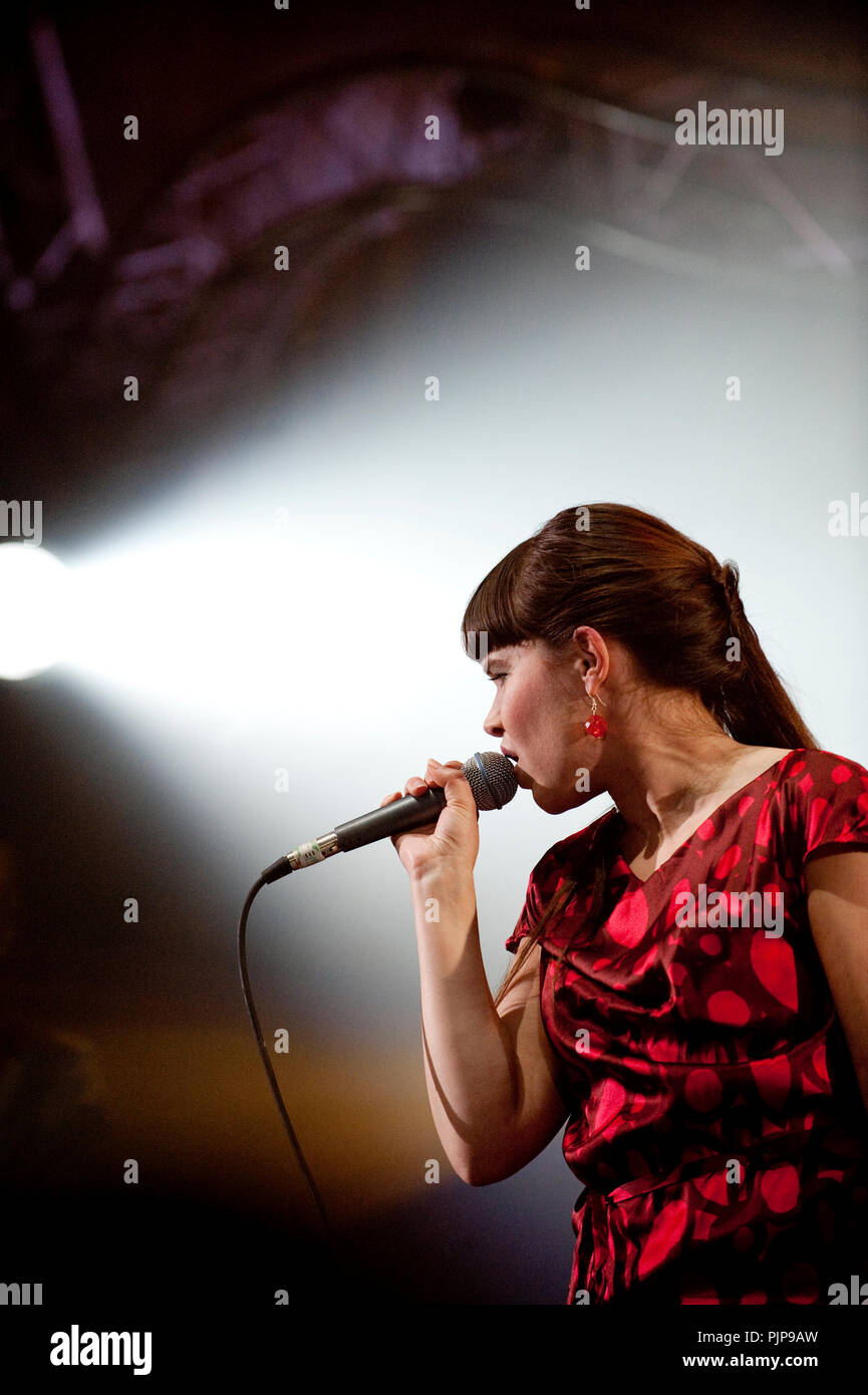 Lady Linn And Her Magnificent Seven in concert at the Humo's Pop Poll ...