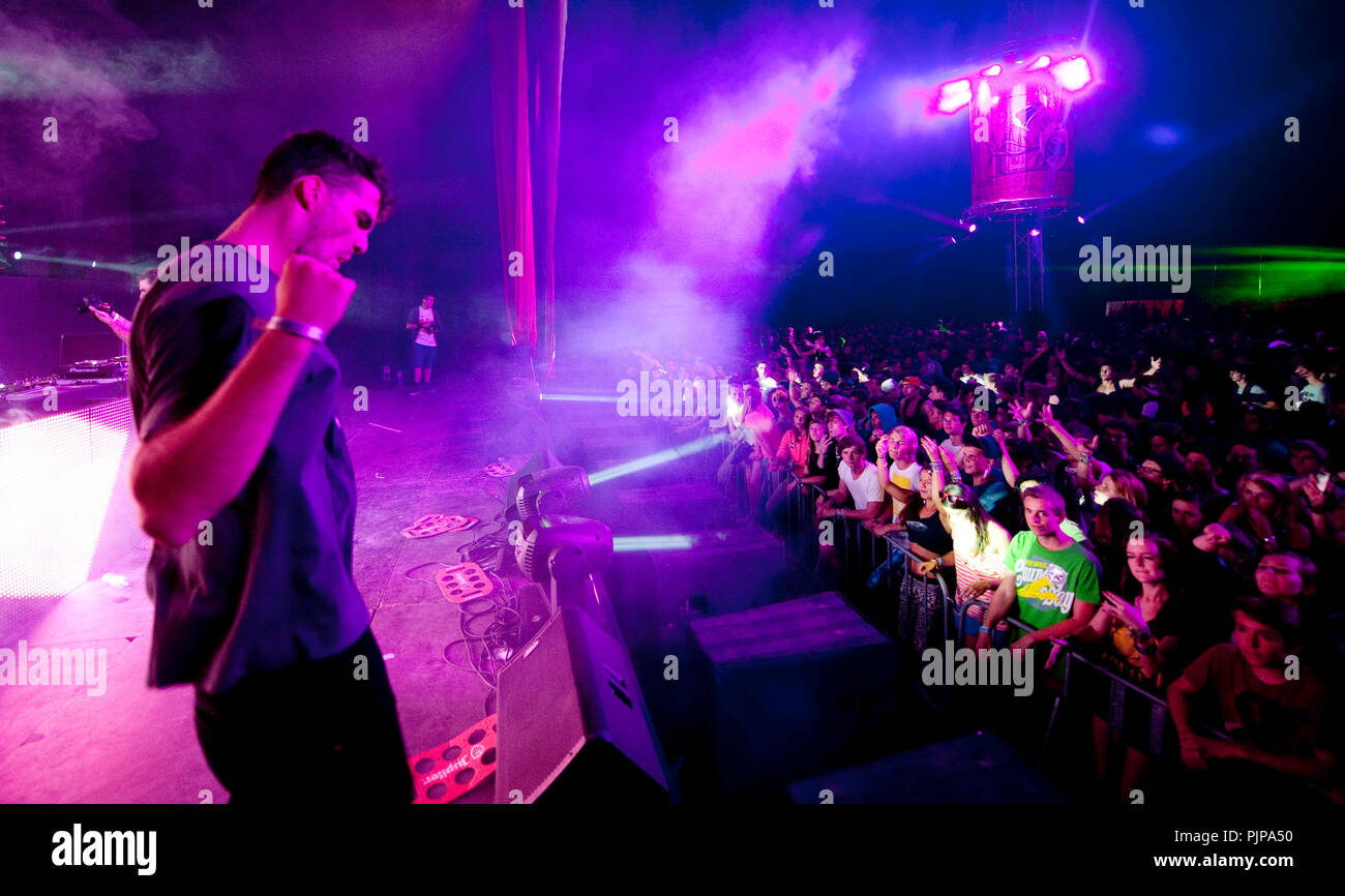 Dubstep hi-res stock photography and images - Alamy