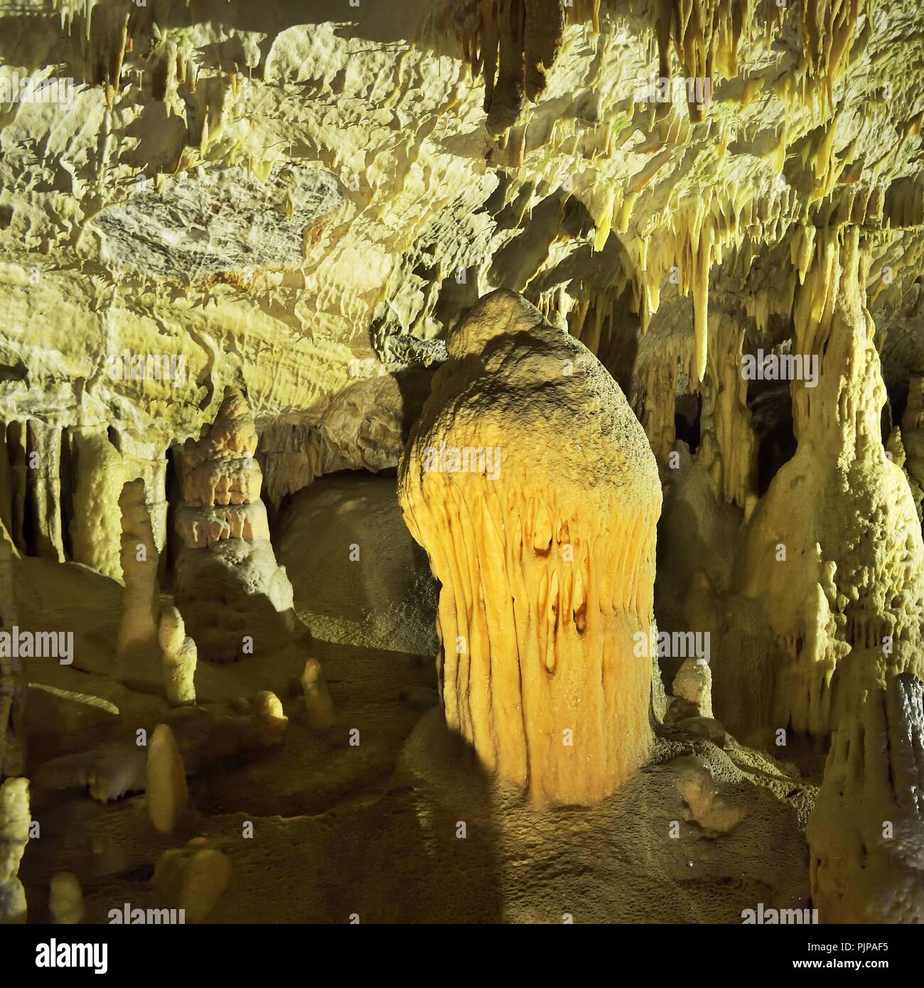 Karst cave hi-res stock photography and images - Alamy