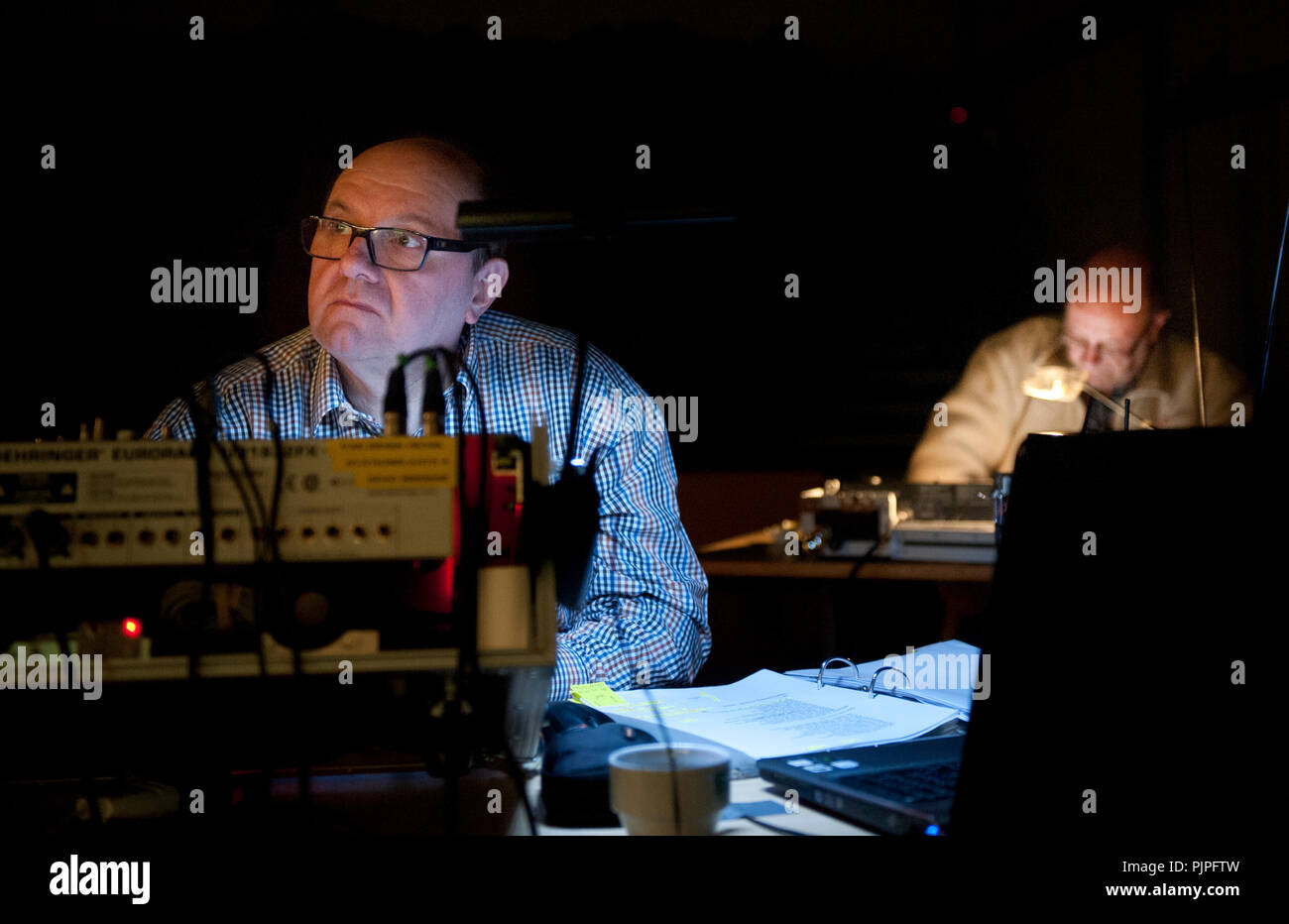 Prompter theater hi-res stock photography and images - Alamy