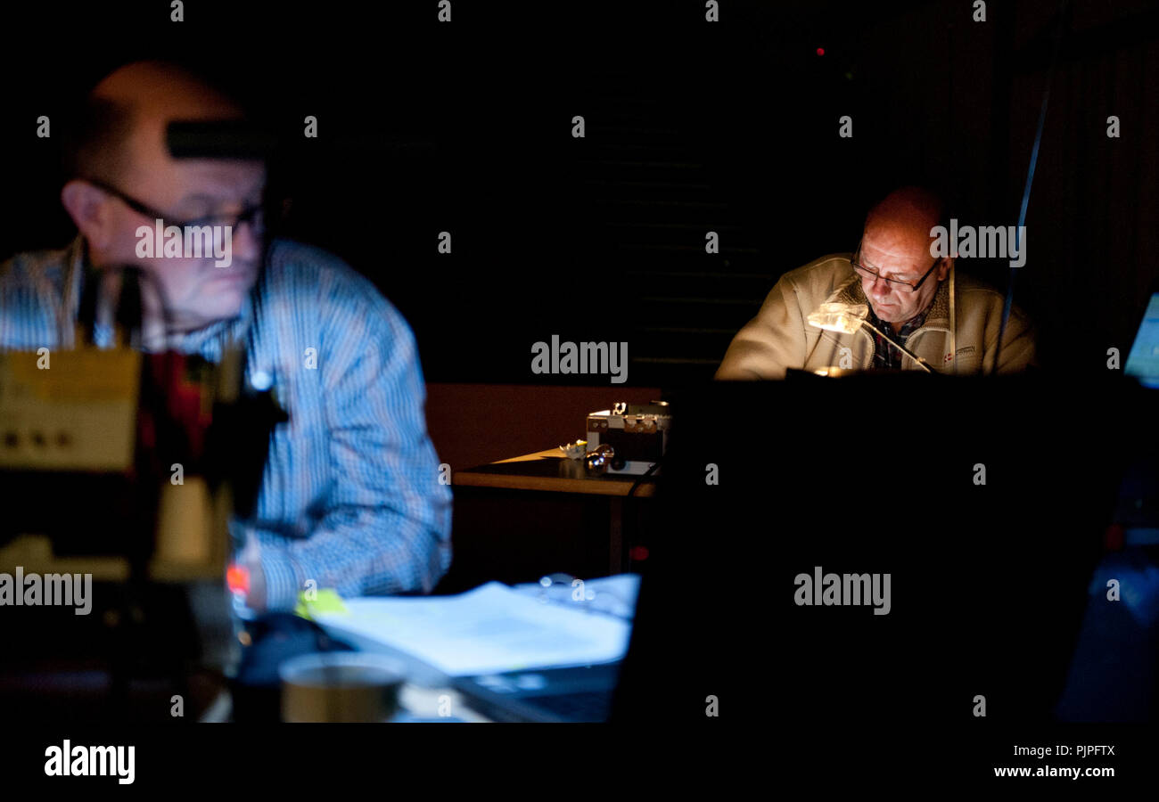 Prompter theater hi-res stock photography and images - Alamy