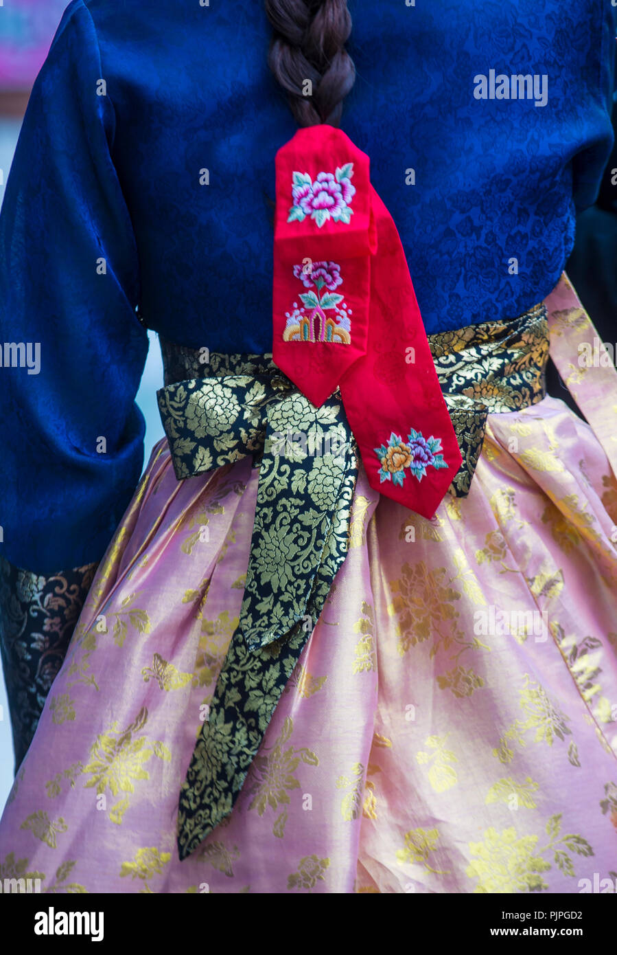 Hanbok clothing hi-res stock photography and images - Alamy