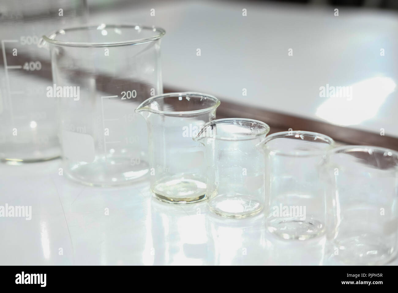 Laboratory beaker hi-res stock photography and images - Alamy