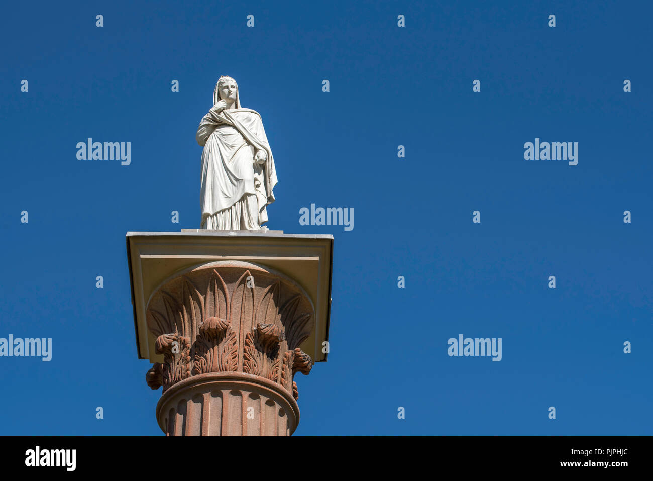 Nine metre high corinthian sandstone column hi-res stock photography and images - Alamy