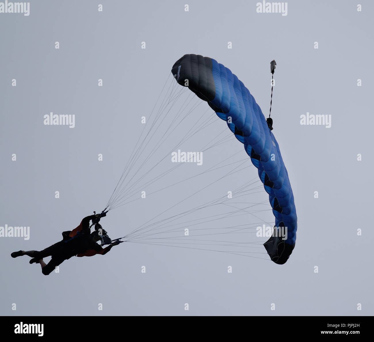 Modern parachutes hi-res stock photography and images - Alamy