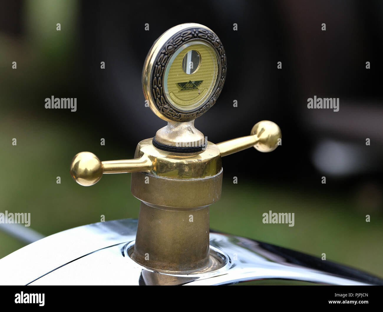 Radiator temperature gauge hi-res stock photography and images - Alamy