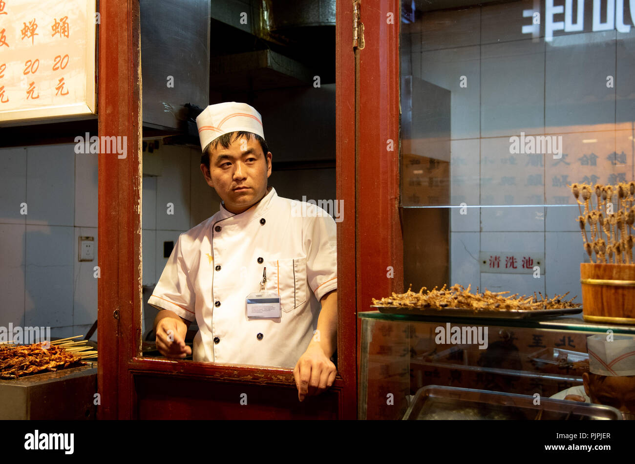 Traditional chinese kitchen hi-res stock photography and images - Alamy
