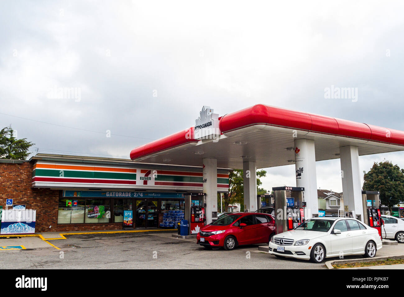 7 eleven gas gas station hi-res stock photography and images - Alamy