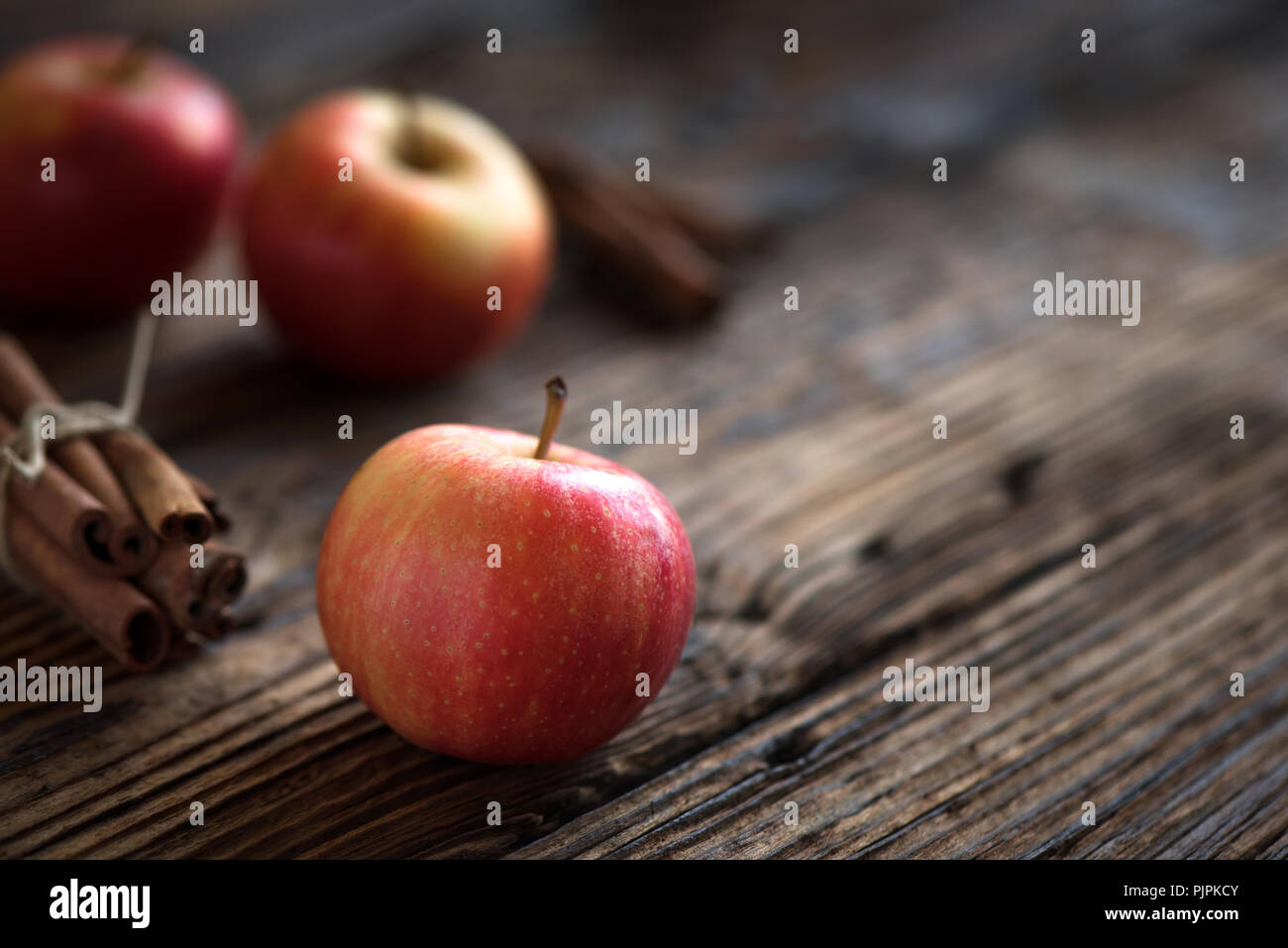 Autumn red apples with cinnamon sticks. Seasonal autumn cooking pastry ...