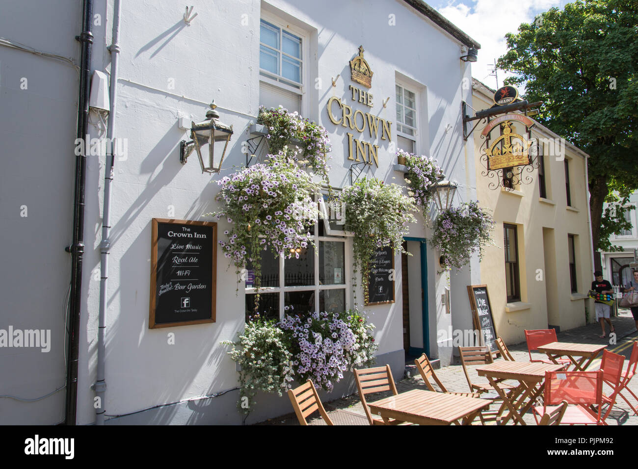 Tenby pub hi-res stock photography and images - Alamy