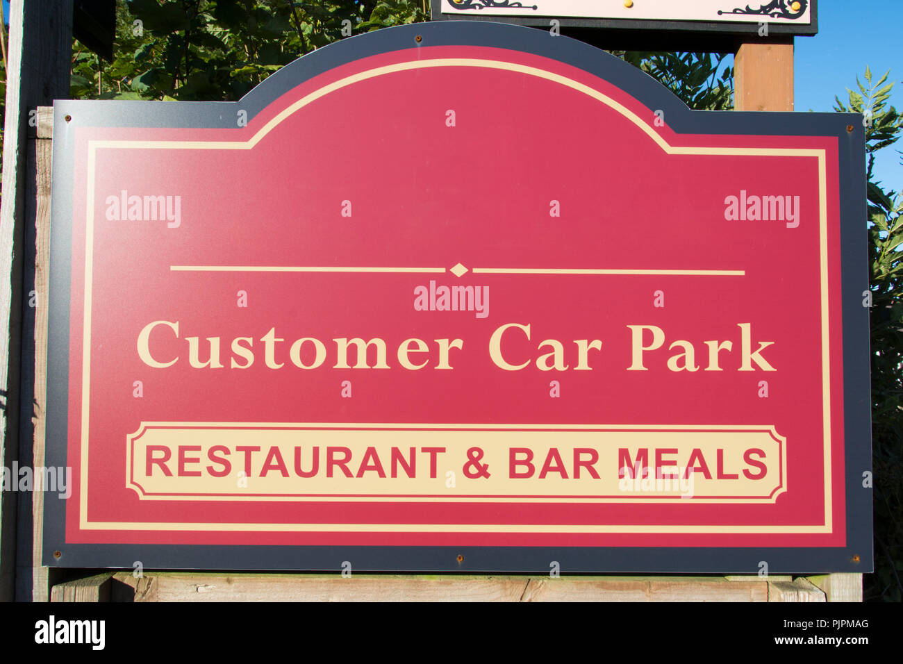 Restaurant Customer Car park sign Stock Photo - Alamy