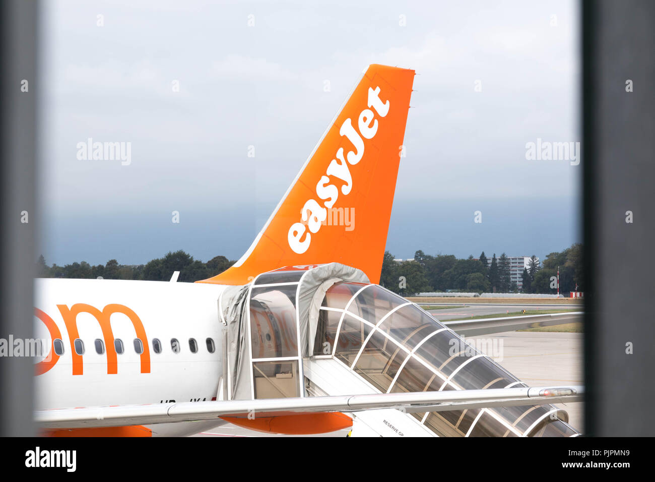 Plane of easyjet being boarding with staircase boarding Stock Photo - Alamy