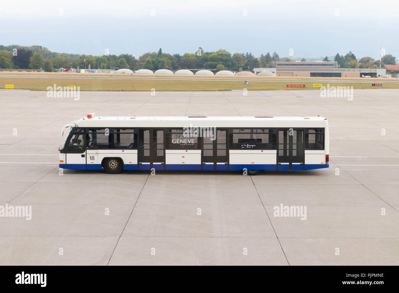Airport Shuttle Van High Resolution Stock Photography and Images - Alamy