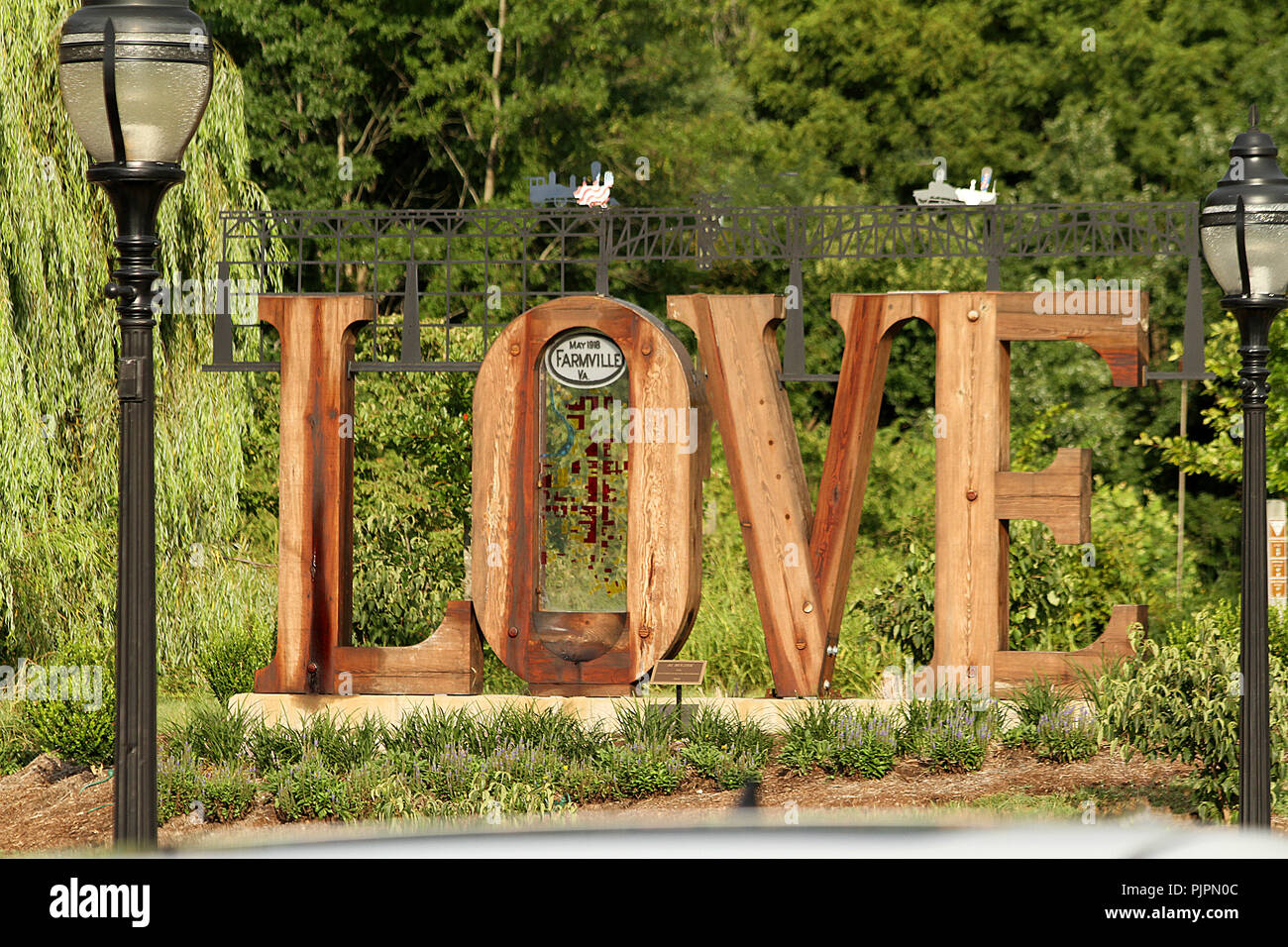Outdoor sculpture, sign hi-res stock photography and images - Alamy