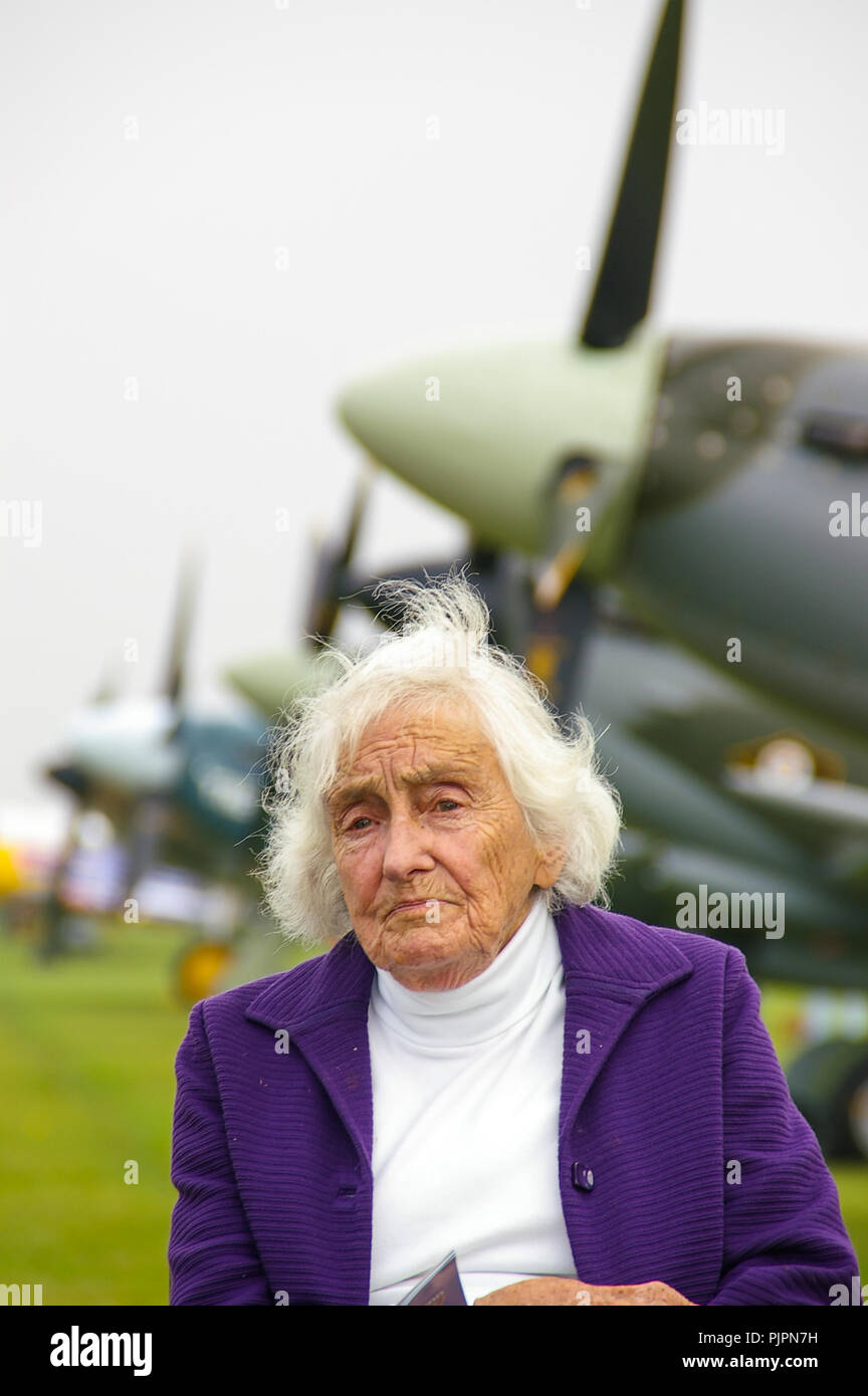 Maureen Dunlop de Popp Female Second World War Air Transport Auxiliary ...