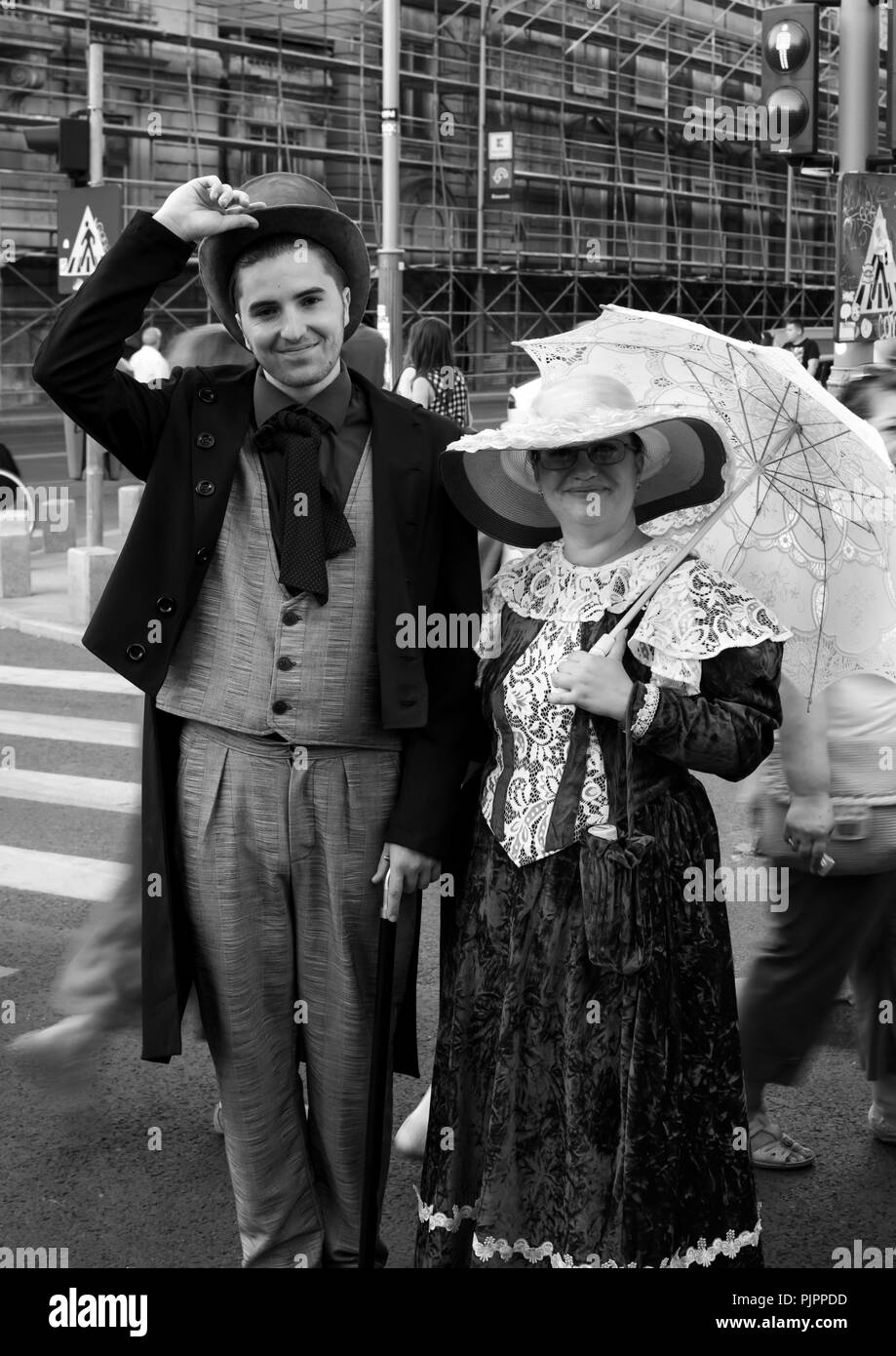 Old fashioned costumes hi-res stock photography and images - Alamy