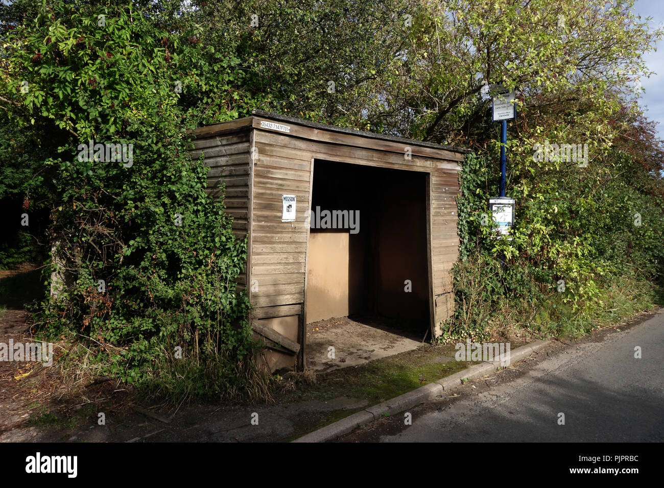 Country village bus stop hi-res stock photography and images - Alamy
