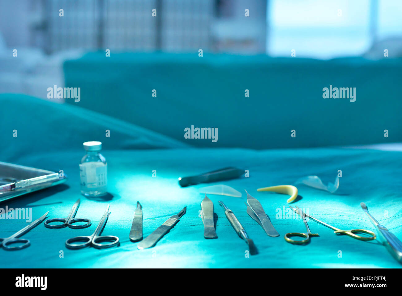 Hospital operating room hi-res stock photography and images - Alamy