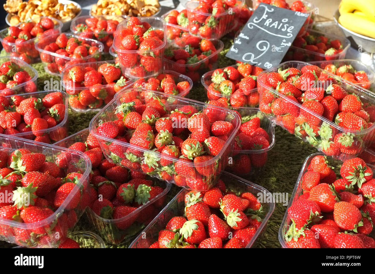 Market france fruits hi-res stock photography and images - Alamy