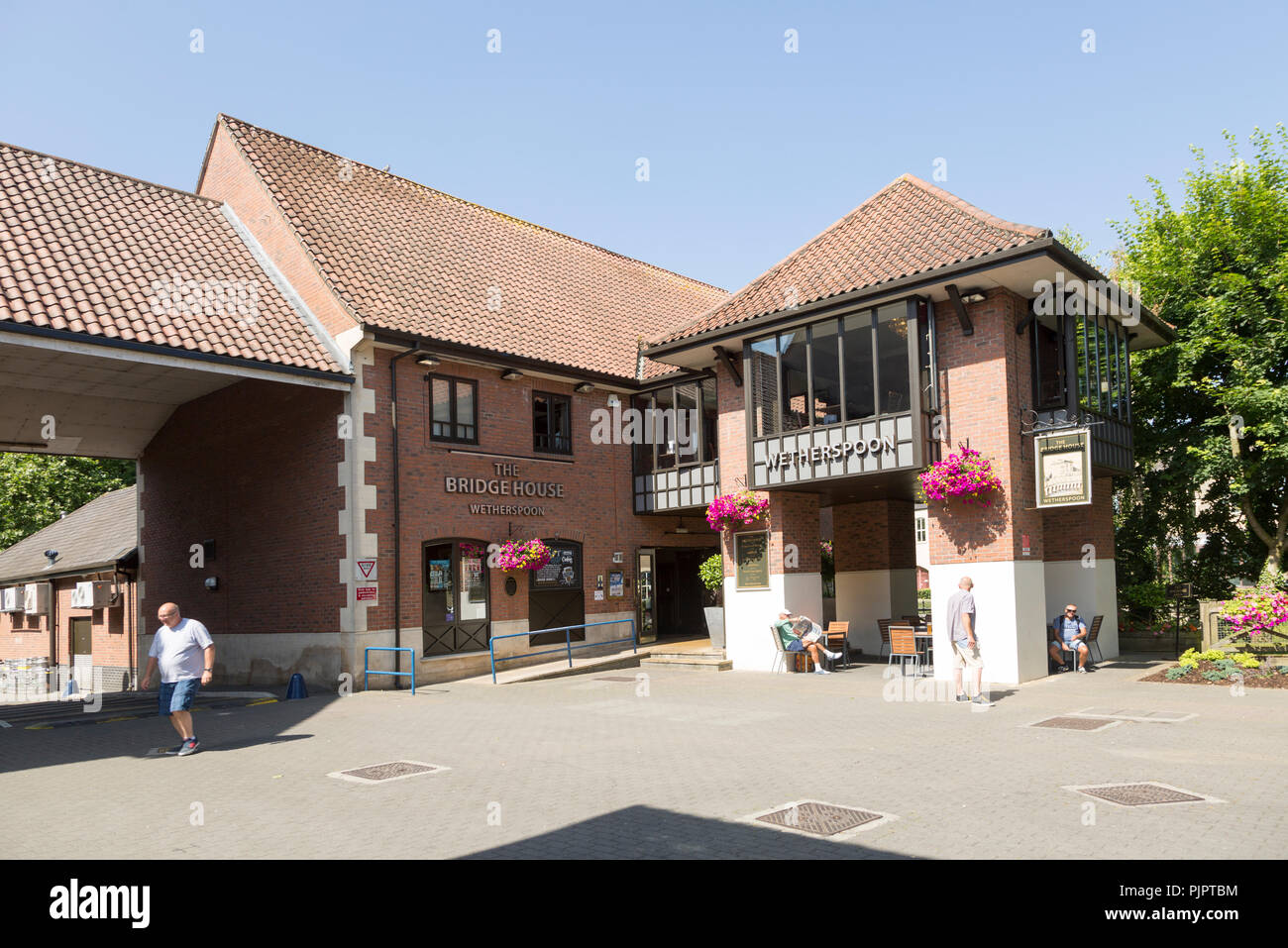 The Bridge House, Wetherspoon pub, Chippenham town centre, Wiltshire ...