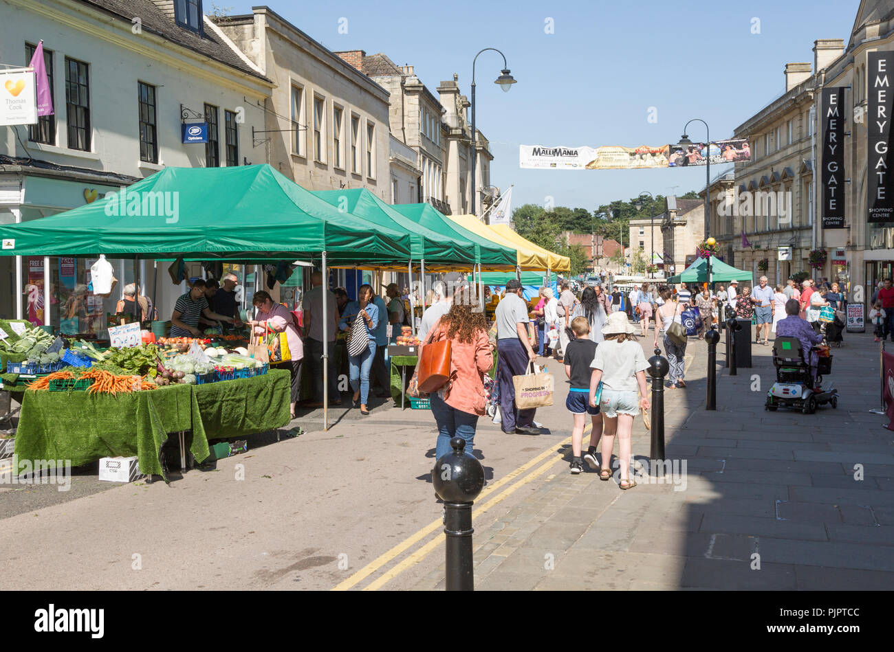 Chippenham town center wiltshire hi-res stock photography and images ...