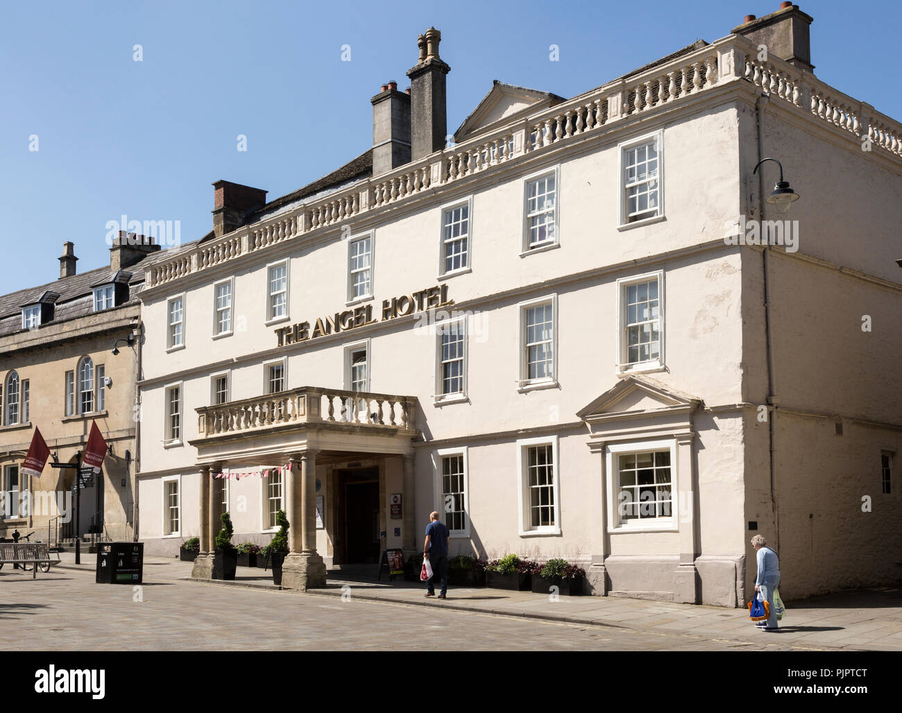 Angel hotel chippenham hi-res stock photography and images - Alamy