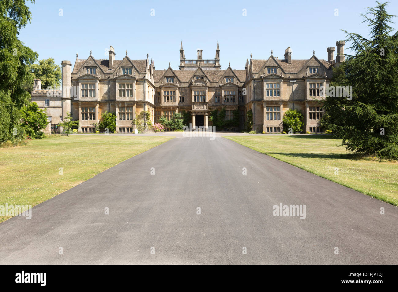 Historic building corsham court hi-res stock photography and images - Alamy
