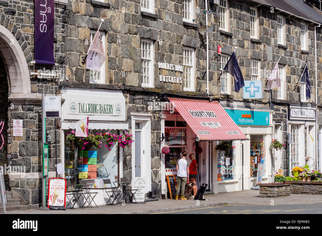 Village shops wales hi-res stock photography and images - Alamy