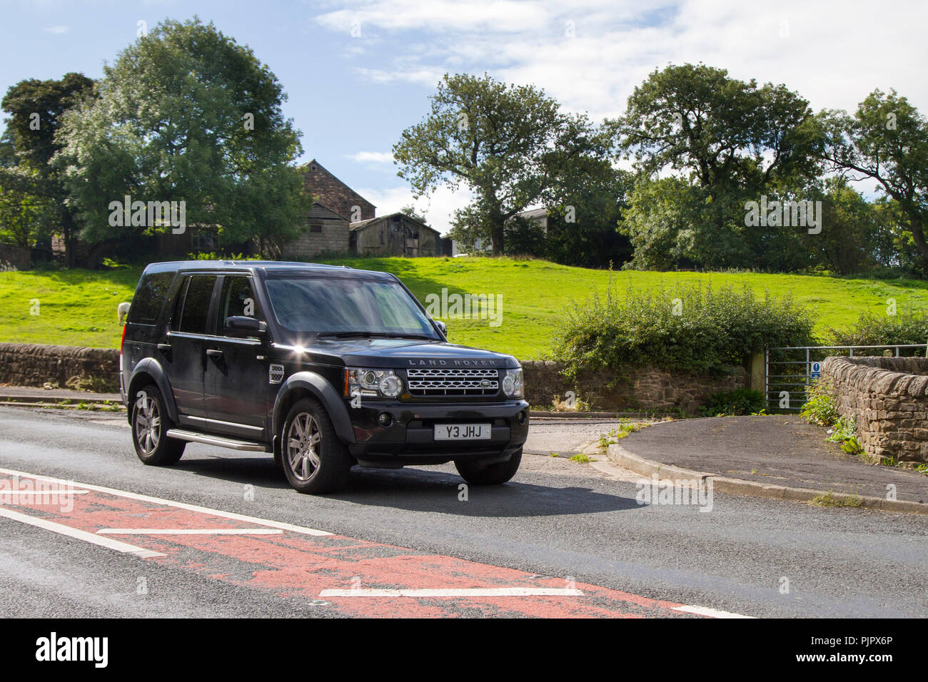 Black Land Rover Discovery Sdv6 Auto 245 Classic, vintage, veteran ...