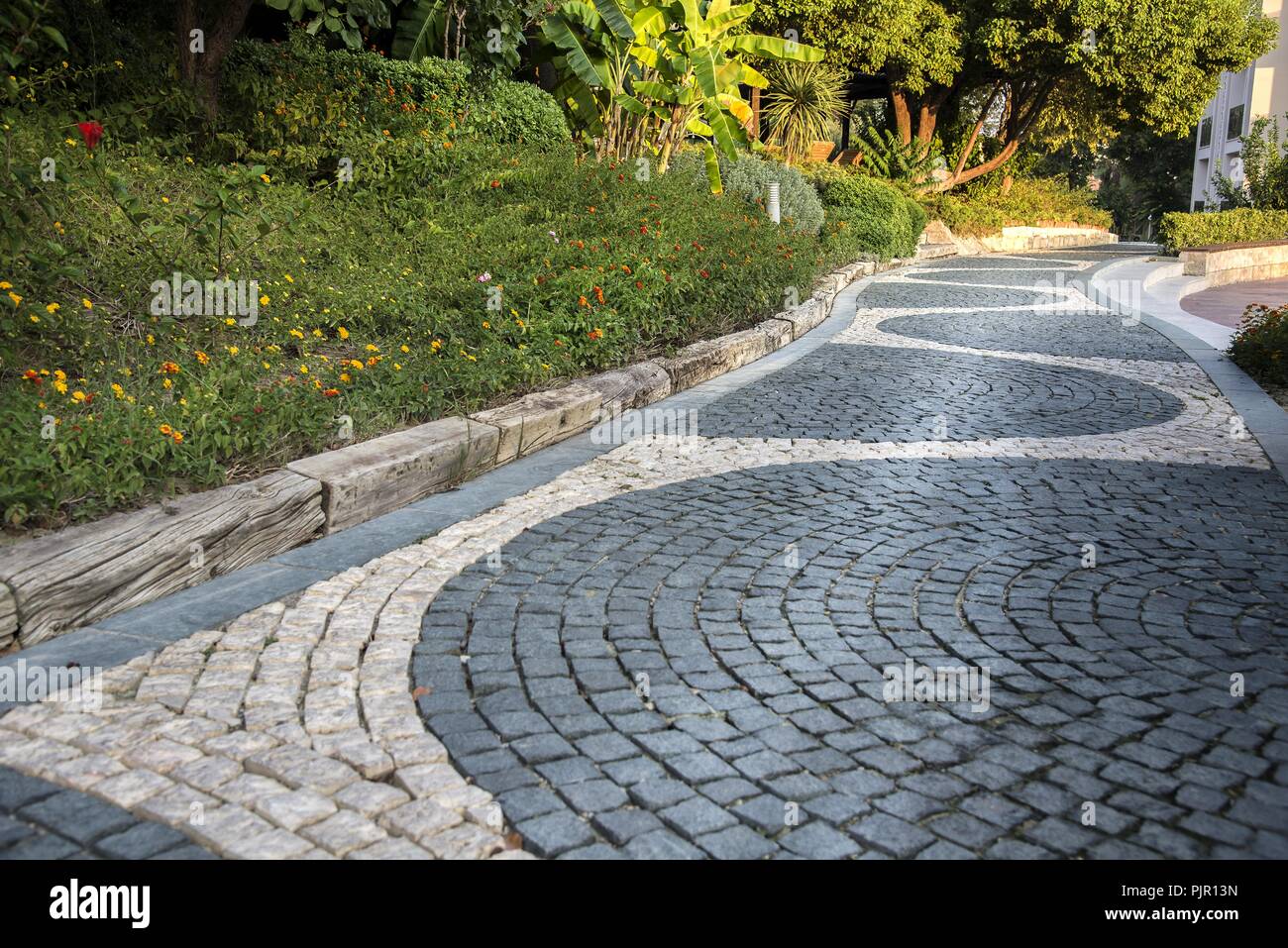 Cobblestone walk hi-res stock photography and images - Alamy