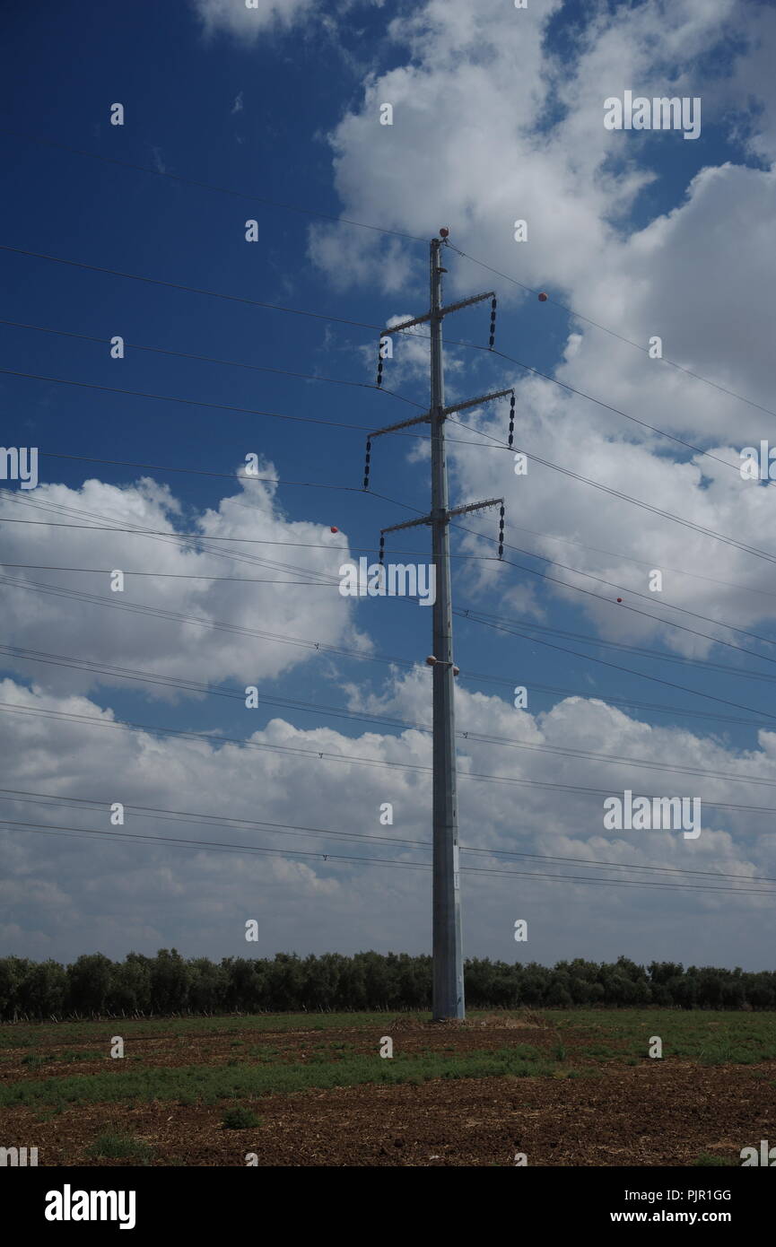 Large electric wires hi-res stock photography and images - Alamy